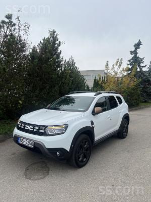 White Dacia Duster 2023 in Riga, with an engine capacity of 1.00 L and mileage of 42 thousand km for 14200 €, photo 3 on AUTOMOTO.COM.LV