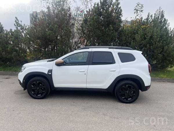 White Dacia Duster 2023 in Riga, with an engine capacity of 1.00 L and mileage of 42 thousand km for 14200 €, photo 5 on AUTOMOTO.COM.LV