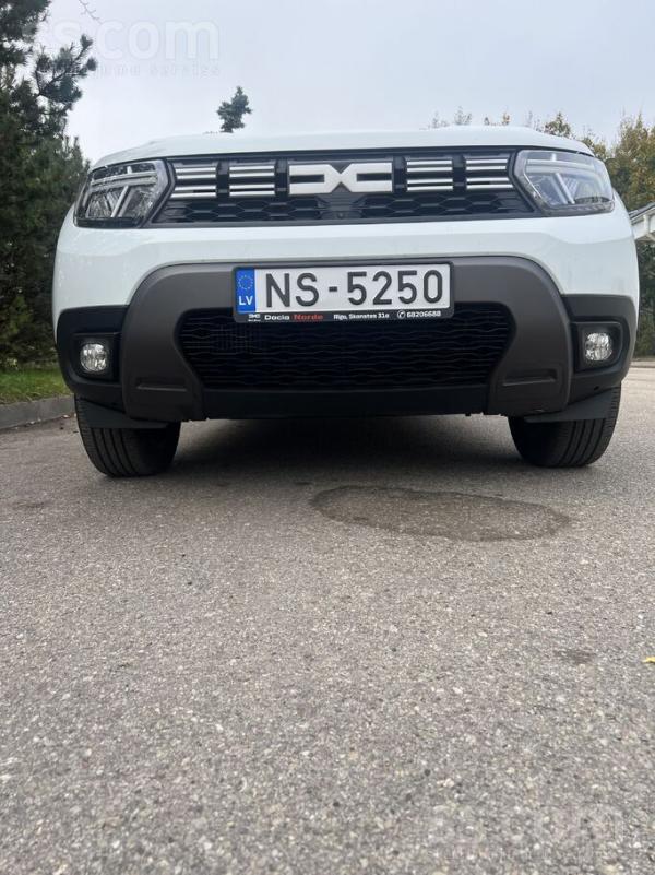 White Dacia Duster 2023 in Riga, with an engine capacity of 1.00 L and mileage of 42 thousand km for 14200 €, photo 6 on AUTOMOTO.COM.LV