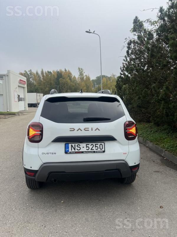 White Dacia Duster 2023 in Riga, with an engine capacity of 1.00 L and mileage of 42 thousand km for 14200 €, photo 8 on AUTOMOTO.COM.LV