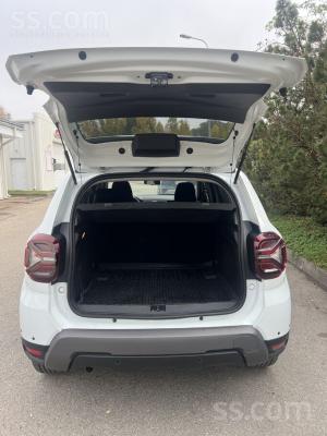 White Dacia Duster 2023 in Riga, with an engine capacity of 1.00 L and mileage of 42 thousand km for 14200 €, photo 10 on AUTOMOTO.COM.LV