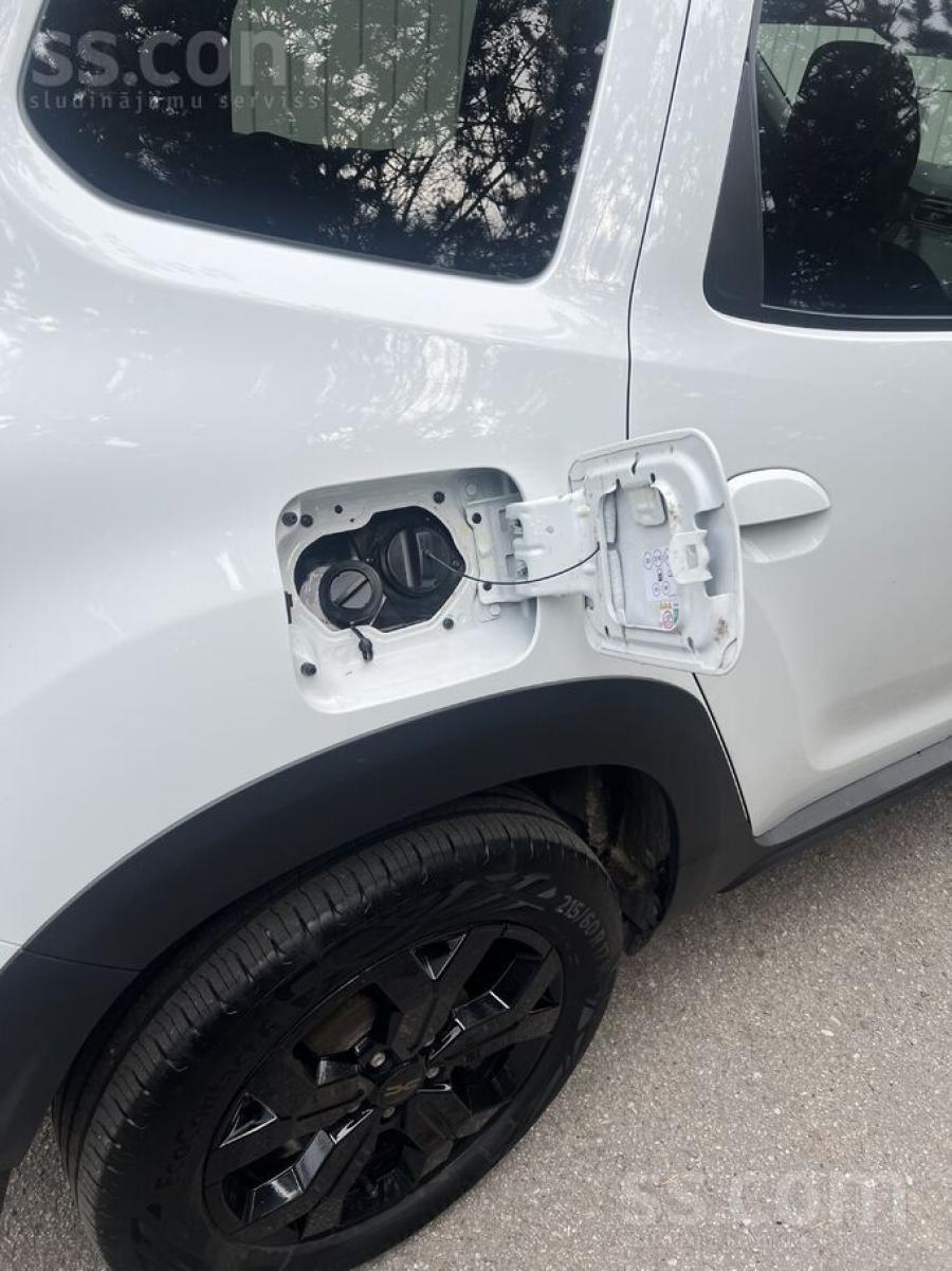 White Dacia Duster 2023 in Riga, with an engine capacity of 1.00 L and mileage of 42 thousand km for 14200 €, photo 15 on AUTOMOTO.COM.LV