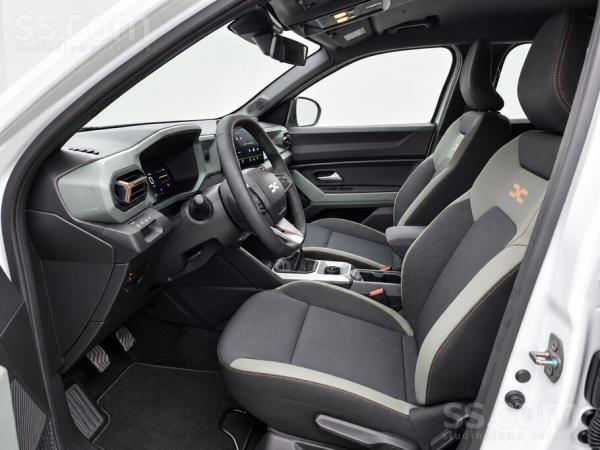 White Dacia Duster 2024 in Riga, with an engine capacity of 1.20 L and mileage of 49 thousand km for 19980 €, photo 7 on AUTOMOTO.COM.LV