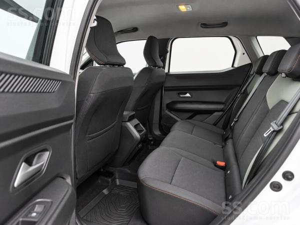 White Dacia Duster 2024 in Riga, with an engine capacity of 1.20 L and mileage of 49 thousand km for 19980 €, photo 10 on AUTOMOTO.COM.LV