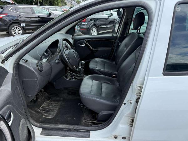 Белый Дачия Duster 2011 в Таураге, объемом двигателя 1.50 л и пробегом 290 тыс. км за 3650 €, фото 6 на AUTOMOTO.COM.LV