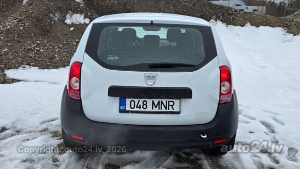 Balts Dacia Duster 2011 Tallina, ar dzinēja tilpumu 1.60 L un nobraukumu 196 tūkst. km par 3200 €, foto 3 vietnē AUTOMOTO.COM.LV