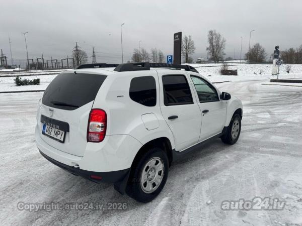 White Dacia Duster 2016 in Narva, with an engine capacity of 1.60 L and mileage of 59 thousand km for 8200 €, photo 4 on AUTOMOTO.COM.LV