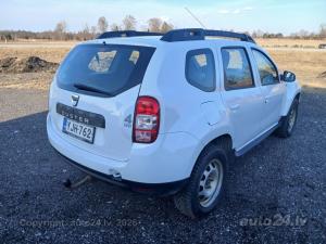 White Dacia Duster 2016 in Tallinn, with an engine capacity of 1.20 L and mileage of 262 thousand km for 5999 €, photo 8 on AUTOMOTO.COM.LV