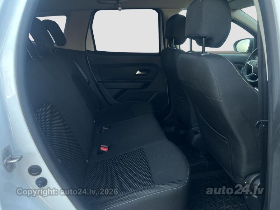White Dacia Duster 2020 in Parnu, with an engine capacity of 1.30 L and mileage of 42 thousand km for 13990 €, photo 7 on AUTOMOTO.COM.LV