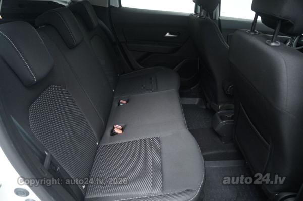 White Dacia Duster 2021 in Tallinn, with an engine capacity of 1.00 L and mileage of 125 thousand km for 9790 €, photo 11 on AUTOMOTO.COM.LV