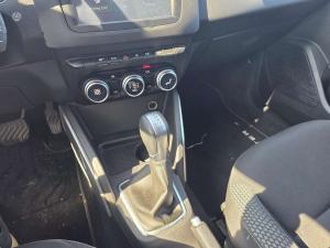 Yellow Dacia Duster 2018 in Taurage, with an engine capacity of 1.46 L and mileage of 190 thousand km for 8900 €, photo 13 on AUTOMOTO.COM.LV