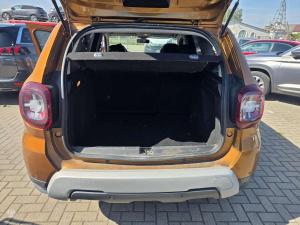 Yellow Dacia Duster 2018 in Taurage, with an engine capacity of 1.46 L and mileage of 190 thousand km for 8900 €, photo 17 on AUTOMOTO.COM.LV