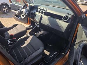 Yellow Dacia Duster 2018 in Taurage, with an engine capacity of 1.46 L and mileage of 190 thousand km for 8900 €, photo 18 on AUTOMOTO.COM.LV