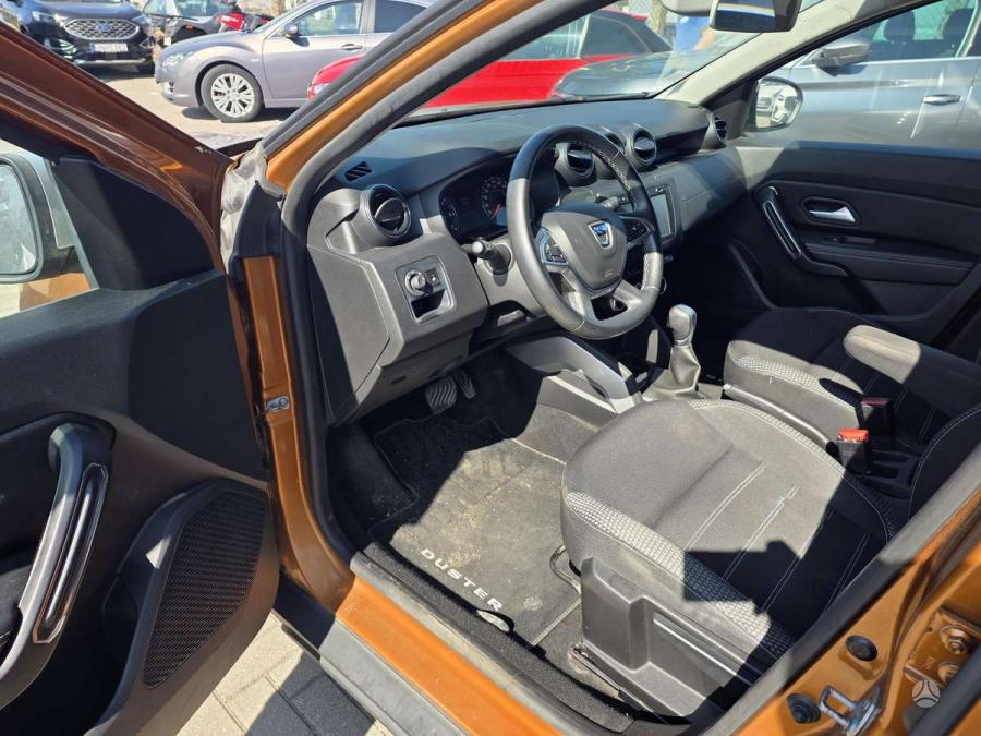 Yellow Dacia Duster 2018 in Taurage, with an engine capacity of 1.46 L and mileage of 190 thousand km for 8900 €, photo 8 on AUTOMOTO.COM.LV