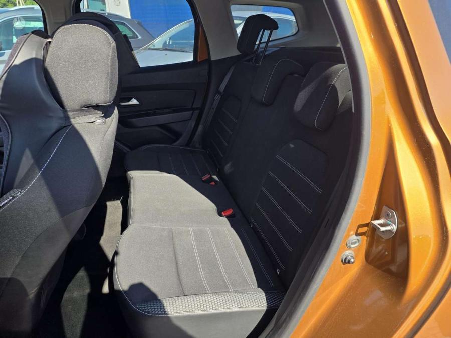 Yellow Dacia Duster 2018 in Taurage, with an engine capacity of 1.46 L and mileage of 190 thousand km for 8900 €, photo 16 on AUTOMOTO.COM.LV
