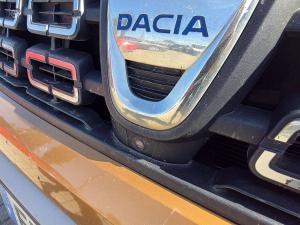 Yellow Dacia Duster 2018 in Taurage, with an engine capacity of 1.46 L and mileage of 190 thousand km for 8900 €, photo 19 on AUTOMOTO.COM.LV