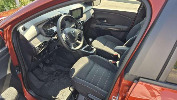 Brown Dacia Jogger 2022 in Vilnius, with an engine capacity of 1.00 L and mileage of 102 thousand km for 12999 €, photo 8 on AUTOMOTO.COM.LV