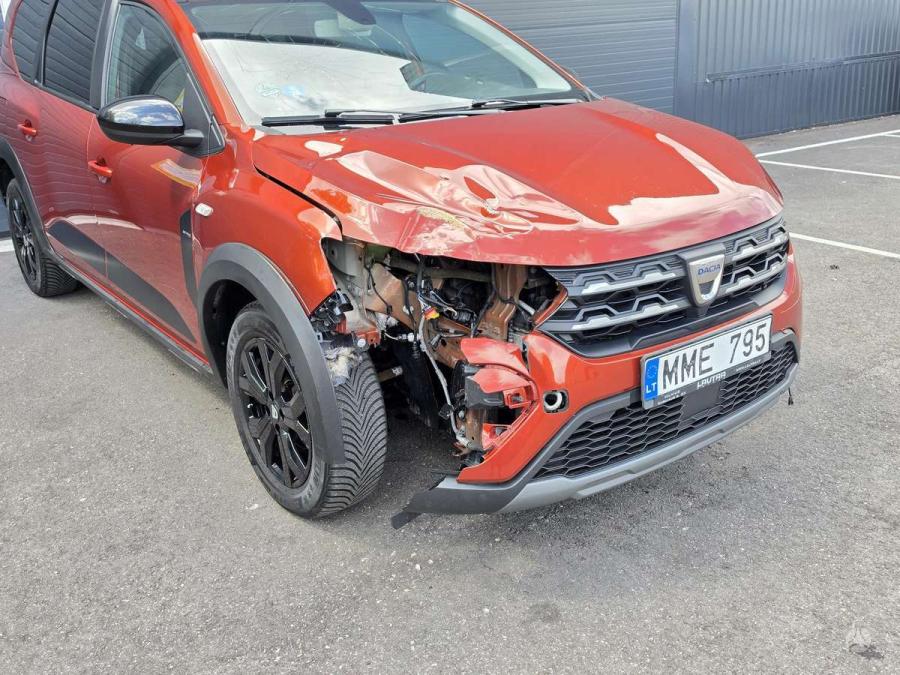 Brown Dacia Jogger 2023 in Kaunas, with an engine capacity of 1.00 L and mileage of 130 thousand km for 5800 €, photo 9 on AUTOMOTO.COM.LV