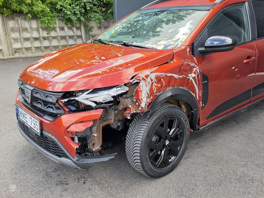 Brown Dacia Jogger 2023 in Kaunas, with an engine capacity of 1.00 L and mileage of 130 thousand km for 5800 €, photo 10 on AUTOMOTO.COM.LV