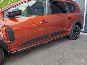 Brown Dacia Jogger 2023 in Kaunas, with an engine capacity of 1.00 L and mileage of 130 thousand km for 5800 €, photo 17 on AUTOMOTO.COM.LV