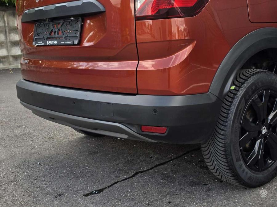 Brown Dacia Jogger 2023 in Kaunas, with an engine capacity of 1.00 L and mileage of 130 thousand km for 5800 €, photo 19 on AUTOMOTO.COM.LV