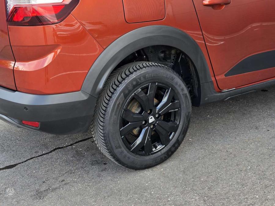 Brown Dacia Jogger 2023 in Kaunas, with an engine capacity of 1.00 L and mileage of 130 thousand km for 5800 €, photo 20 on AUTOMOTO.COM.LV
