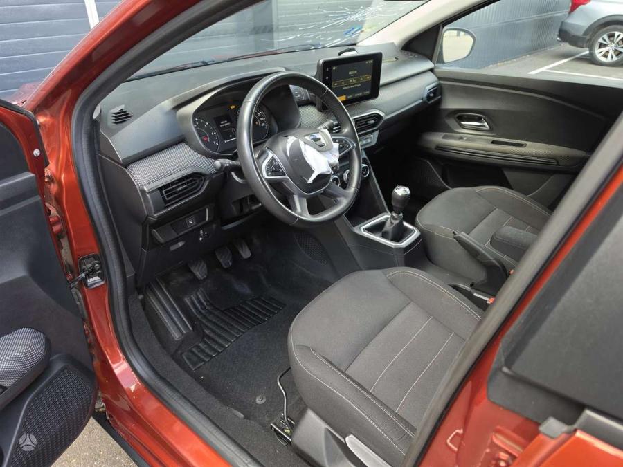 Brown Dacia Jogger 2023 in Kaunas, with an engine capacity of 1.00 L and mileage of 130 thousand km for 5800 €, photo 21 on AUTOMOTO.COM.LV
