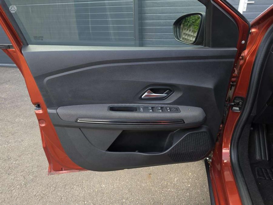 Brown Dacia Jogger 2023 in Kaunas, with an engine capacity of 1.00 L and mileage of 130 thousand km for 5800 €, photo 22 on AUTOMOTO.COM.LV