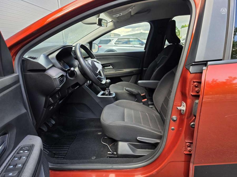 Brown Dacia Jogger 2023 in Kaunas, with an engine capacity of 1.00 L and mileage of 130 thousand km for 5800 €, photo 23 on AUTOMOTO.COM.LV