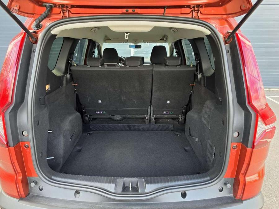 Brown Dacia Jogger 2023 in Kaunas, with an engine capacity of 1.00 L and mileage of 130 thousand km for 5800 €, photo 25 on AUTOMOTO.COM.LV