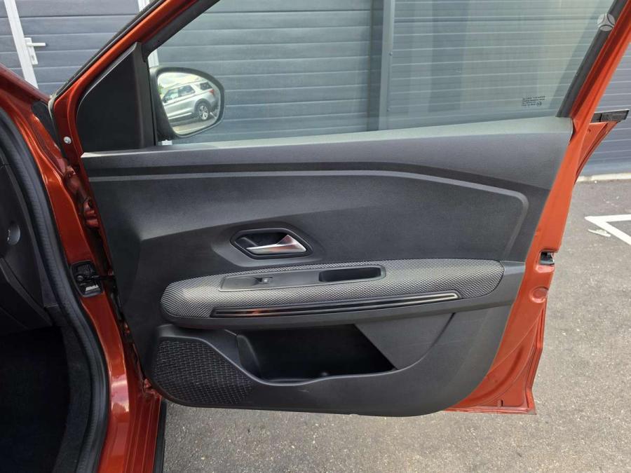 Brown Dacia Jogger 2023 in Kaunas, with an engine capacity of 1.00 L and mileage of 130 thousand km for 5800 €, photo 29 on AUTOMOTO.COM.LV