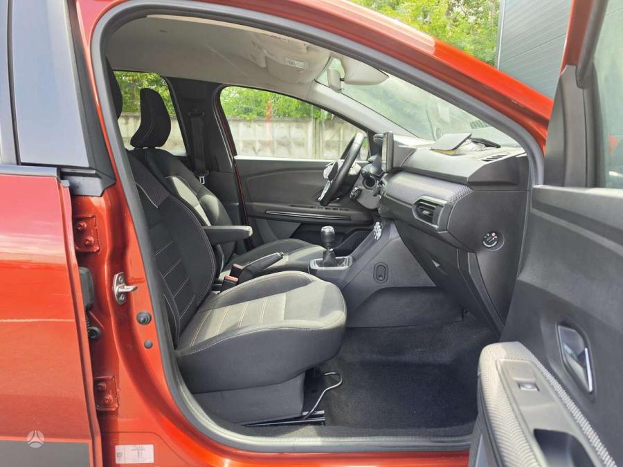 Brown Dacia Jogger 2023 in Kaunas, with an engine capacity of 1.00 L and mileage of 130 thousand km for 5800 €, photo 30 on AUTOMOTO.COM.LV