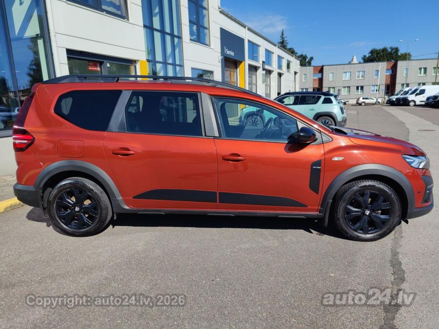Brown Dacia Jogger 2022 in Tartu, with an engine capacity of 1.00 L and mileage of 109 thousand km for 11900 €, photo 3 on AUTOMOTO.COM.LV