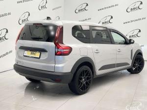 Pelēks Dacia Jogger 2022 Viļņa, ar dzinēja tilpumu 1.00 L un nobraukumu 125 tūkst. km par 10400 €, foto 3 vietnē AUTOMOTO.COM.LV