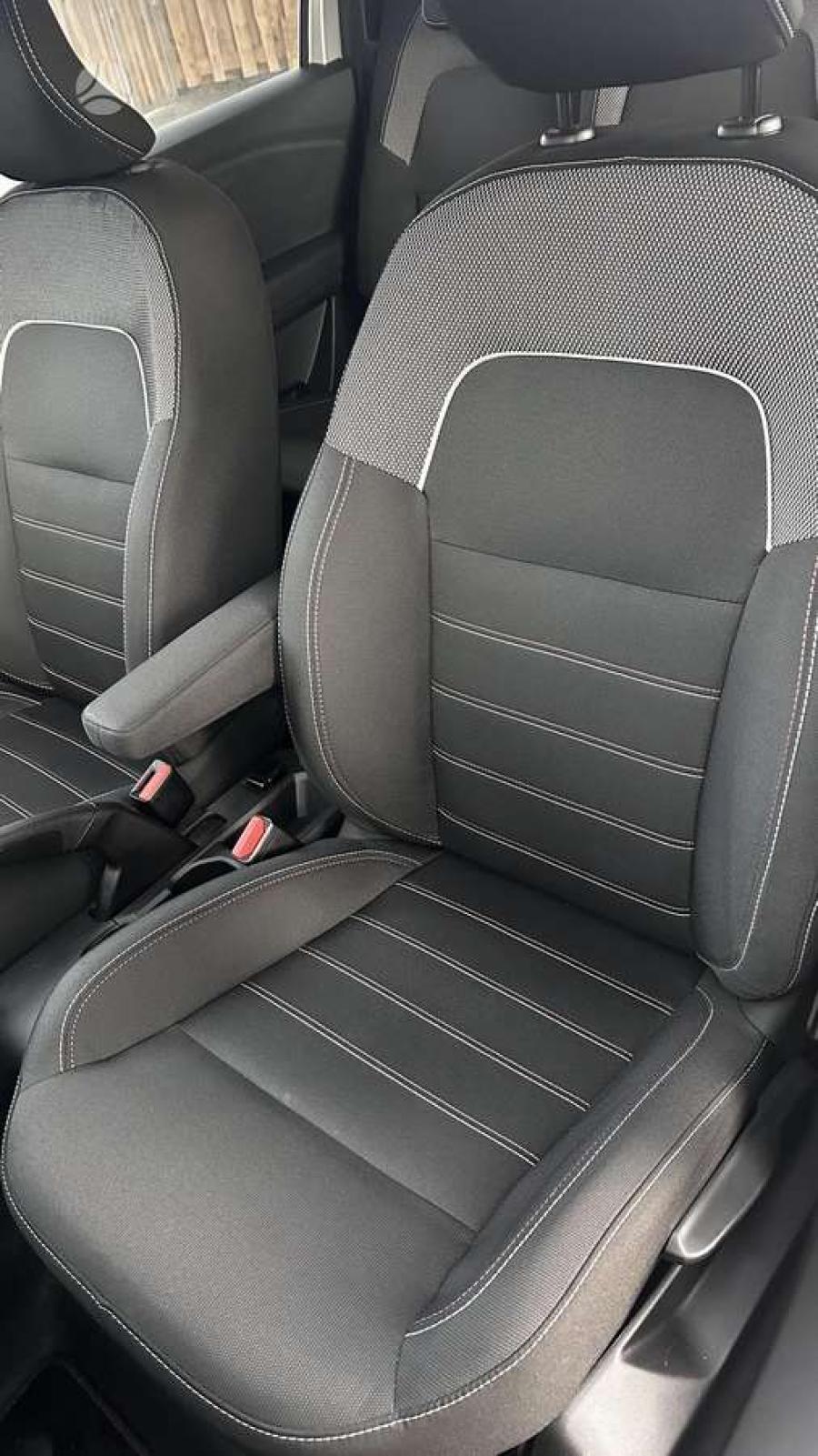 Pelēks Dacia Jogger 2022 Utena, ar dzinēja tilpumu 1.00 L un nobraukumu 271 tūkst. km par 7995 €, foto 28 vietnē AUTOMOTO.COM.LV