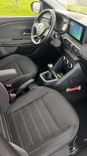 Pelēks Dacia Jogger 2022 Utena, ar dzinēja tilpumu 1.00 L un nobraukumu 271 tūkst. km par 7995 €, foto 30 vietnē AUTOMOTO.COM.LV