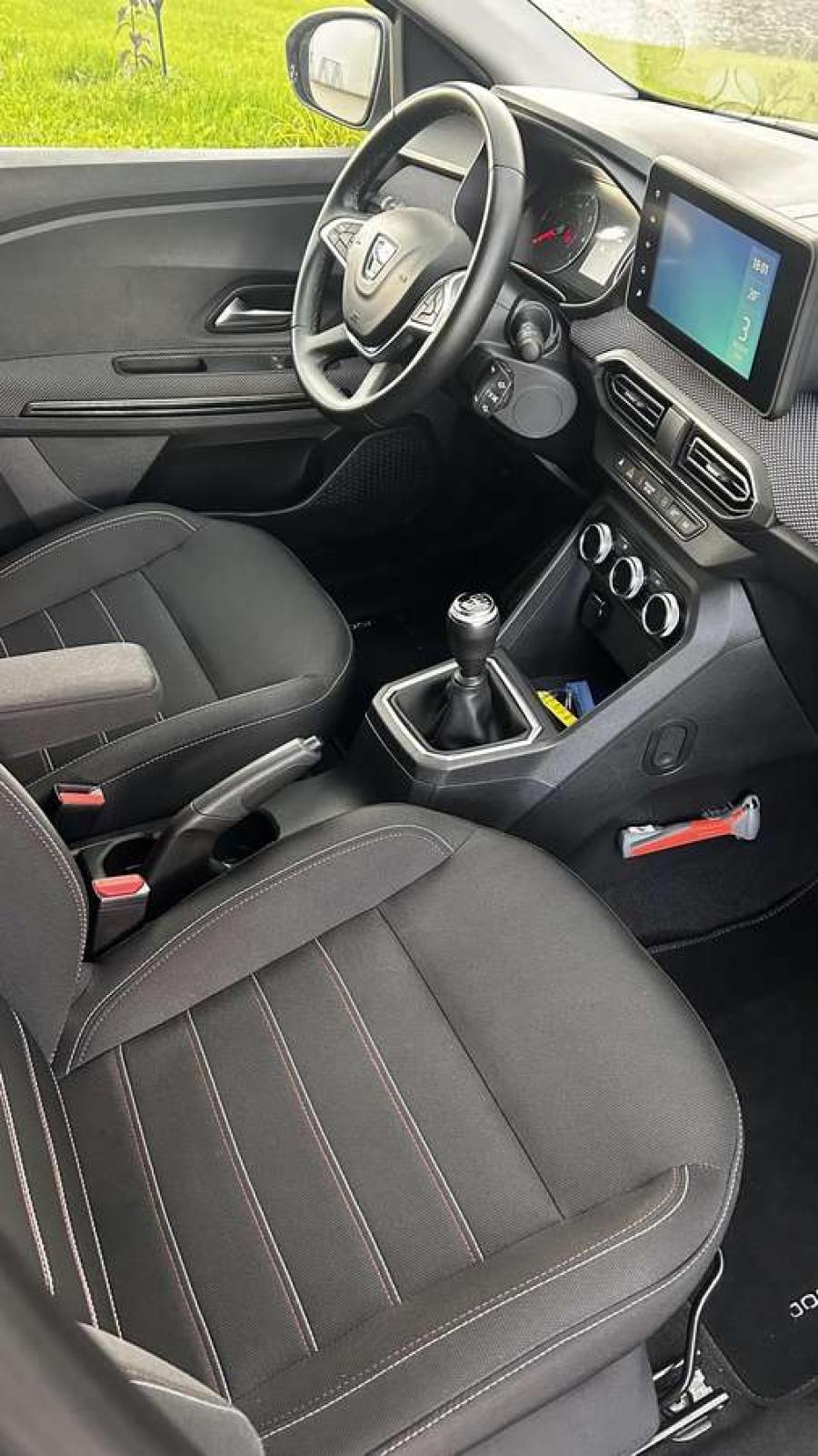 Pelēks Dacia Jogger 2022 Utena, ar dzinēja tilpumu 1.00 L un nobraukumu 271 tūkst. km par 7995 €, foto 30 vietnē AUTOMOTO.COM.LV