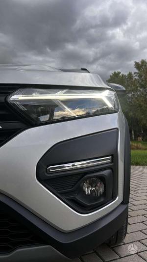 Pelēks Dacia Jogger 2022 Utena, ar dzinēja tilpumu 1.00 L un nobraukumu 271 tūkst. km par 7995 €, foto 35 vietnē AUTOMOTO.COM.LV