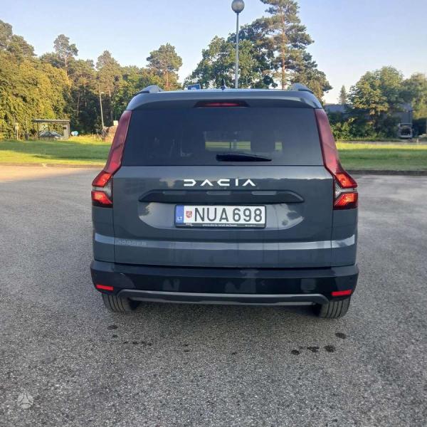 Дачия Jogger 2023 в Вильнюс на AUTOMOTO.COM.LV Серый Дачия Jogger 2023 в Вильнюс, объемом двигателя 1.00 л и пробегом 120 тыс. км за 10600 €, фото 5 на AUTOMOTO.COM.LV