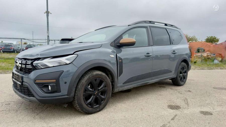 Pelēks Dacia Jogger 2023 Šauļi, ar dzinēja tilpumu 1.60 L un nobraukumu 22 tūkst. km par 14450 €, foto 1 vietnē AUTOMOTO.COM.LV