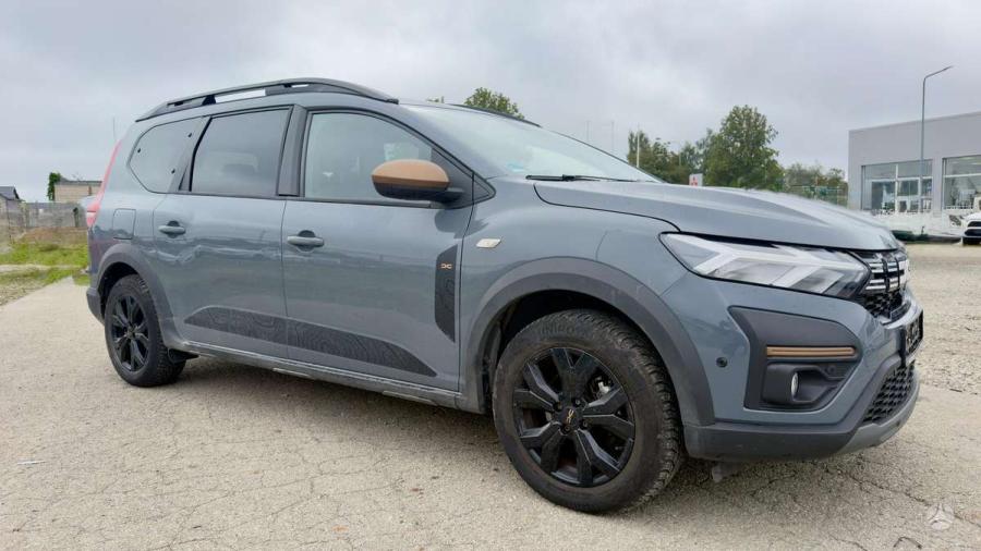 Pelēks Dacia Jogger 2023 Šauļi, ar dzinēja tilpumu 1.60 L un nobraukumu 22 tūkst. km par 14450 €, foto 4 vietnē AUTOMOTO.COM.LV