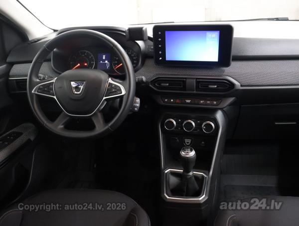Grey Dacia Jogger 2022 in Tallinn, with an engine capacity of 1.00 L and mileage of 93 thousand km for 12900 €, photo 7 on AUTOMOTO.COM.LV
