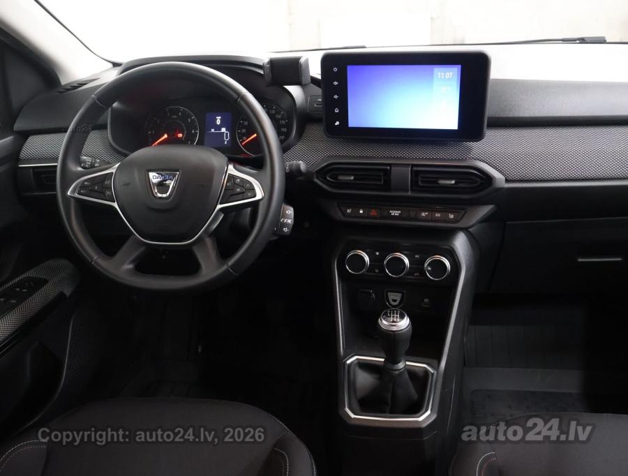 Grey Dacia Jogger 2022 in Tallinn, with an engine capacity of 1.00 L and mileage of 93 thousand km for 12900 €, photo 8 on AUTOMOTO.COM.LV