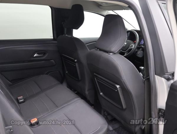 Grey Dacia Jogger 2022 in Tallinn, with an engine capacity of 1.00 L and mileage of 93 thousand km for 12900 €, photo 8 on AUTOMOTO.COM.LV