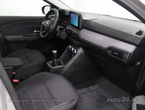 Grey Dacia Jogger 2022 in Tallinn, with an engine capacity of 1.00 L and mileage of 93 thousand km for 12900 €, photo 10 on AUTOMOTO.COM.LV