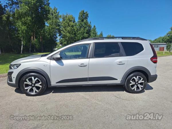 Pelēks Dacia Jogger 2022 Tallina, ar dzinēja tilpumu 1.00 L un nobraukumu 79 tūkst. km par 14900 €, foto 1 vietnē AUTOMOTO.COM.LV