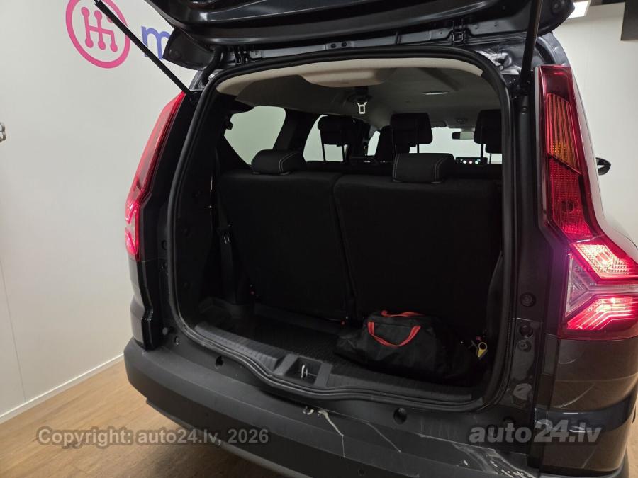 Pelēks Dacia Jogger 2022 Tallina, ar dzinēja tilpumu 1.00 L un nobraukumu 32 tūkst. km par 14300 €, foto 20 vietnē AUTOMOTO.COM.LV