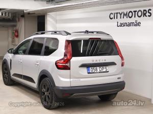 Grey Dacia Jogger 2022 in Tallinn, with an engine capacity of 1.00 L and mileage of 93 thousand km for 12490 €, photo 4 on AUTOMOTO.COM.LV