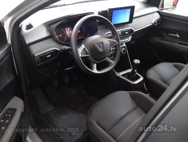Grey Dacia Jogger 2022 in Tallinn, with an engine capacity of 1.00 L and mileage of 93 thousand km for 12490 €, photo 8 on AUTOMOTO.COM.LV