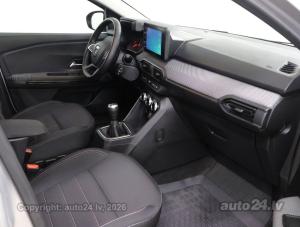 Grey Dacia Jogger 2022 in Tallinn, with an engine capacity of 1.00 L and mileage of 93 thousand km for 12490 €, photo 10 on AUTOMOTO.COM.LV
